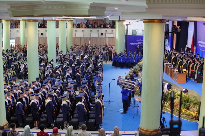 Wisuda 820 Lulusan, Rektor UII Ingatkan untuk Jaga Relevansi ...