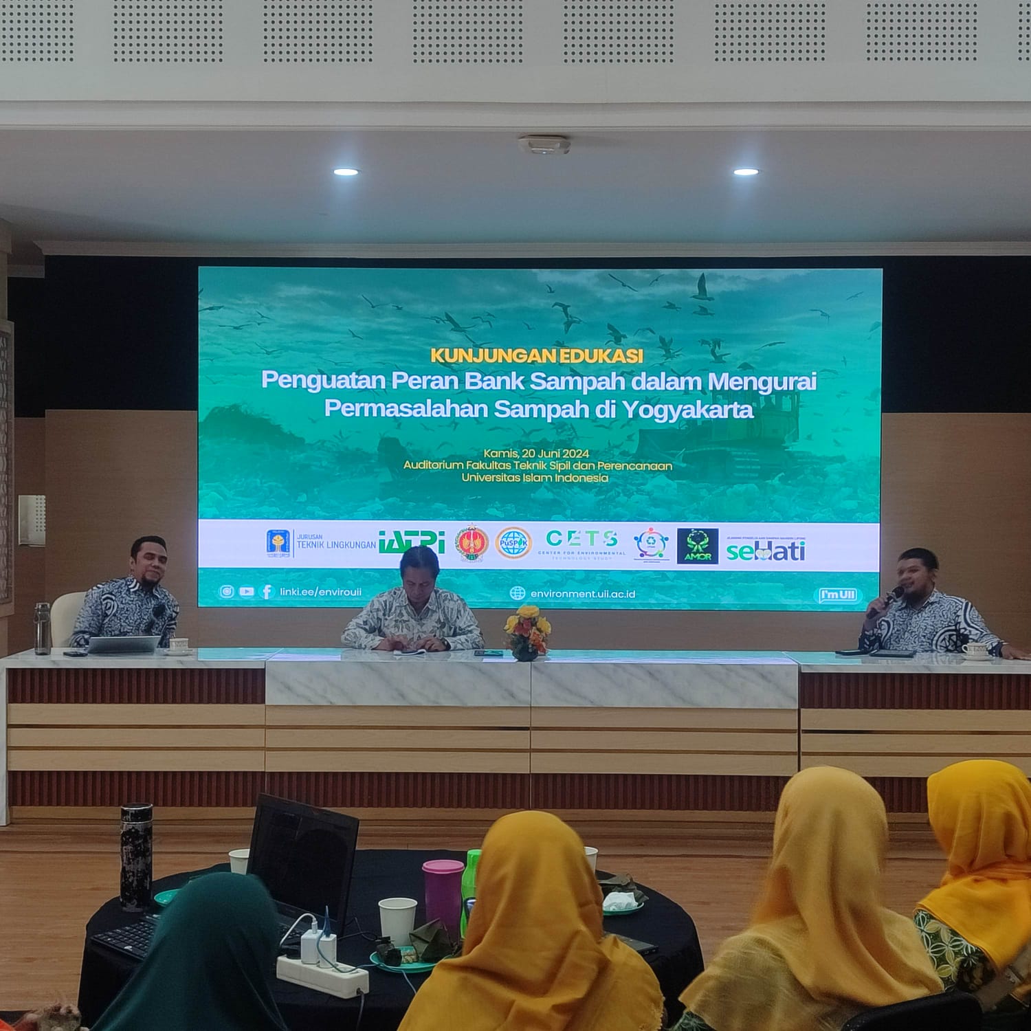 Mengurai Permasalahan Sampah di Yogyakarta - Universitas Islam Indonesia