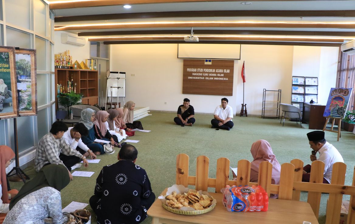 Jumat Bersimpuh Menjadi Ruang Doa dan Kebersamaan PAI UII - Universitas ...