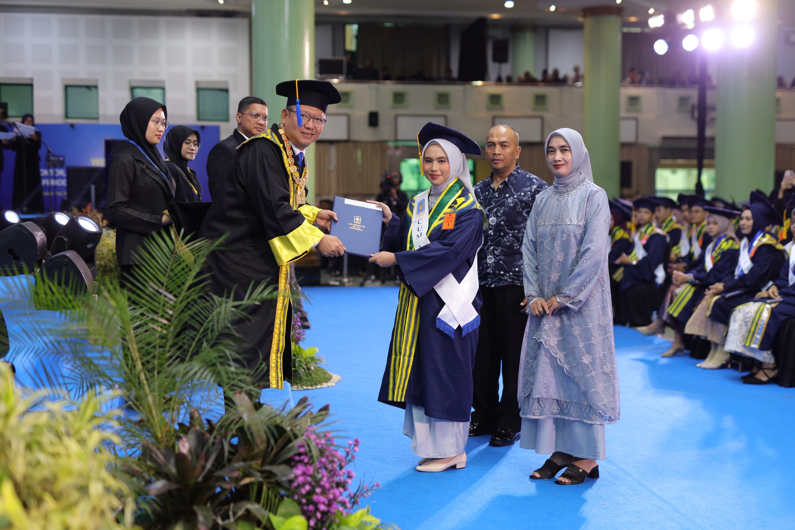 UII Wisuda 712 Lulusan, 300 Raih Cumlaude - Universitas Islam Indonesia